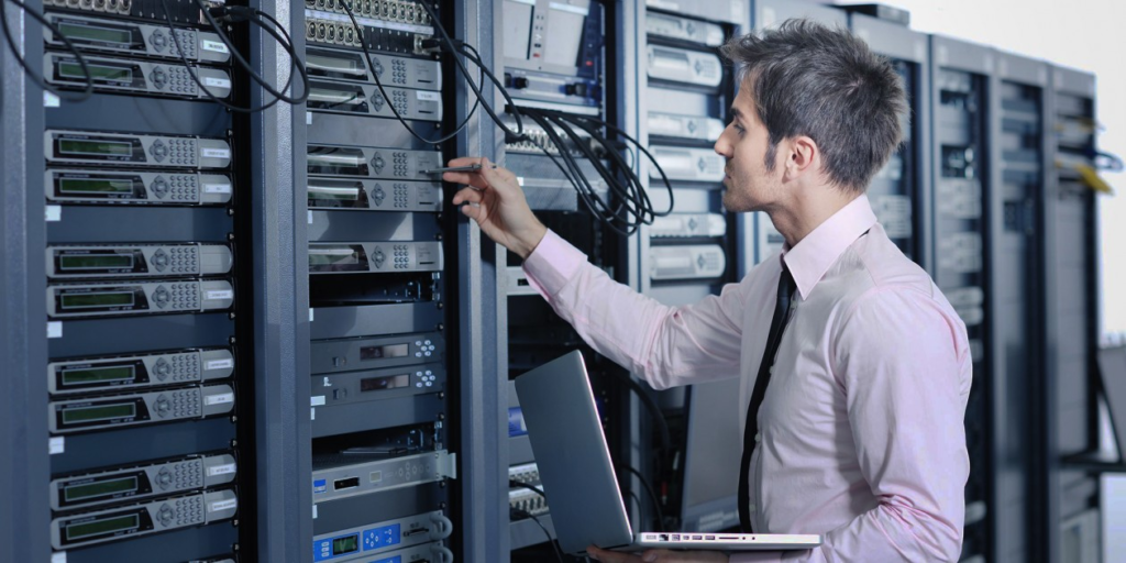 Vì sao nên sử dụng tủ rack, tủ mạng hay tủ server? | Mstar Corp